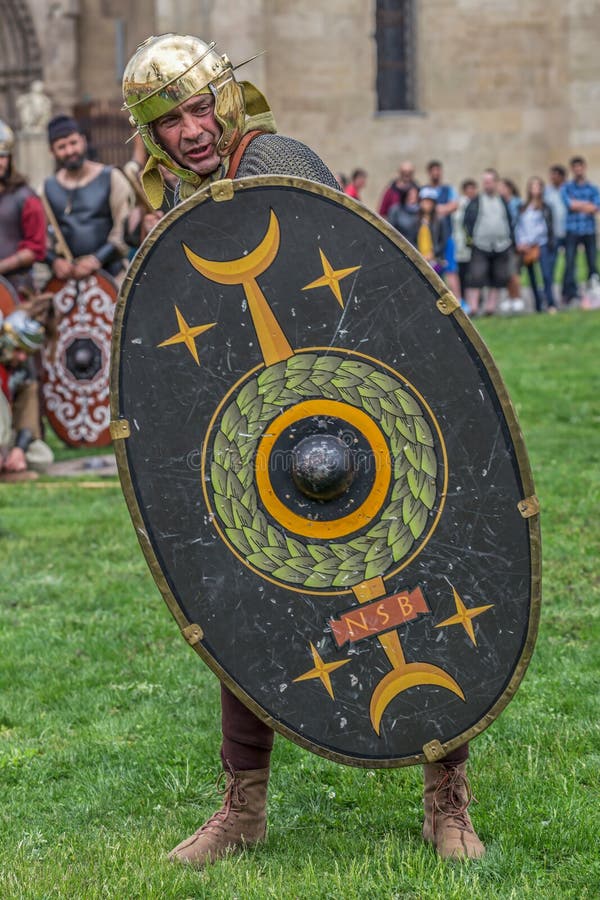 Soldado Romano En Traje De La Batalla Imagen de archivo editorial ...