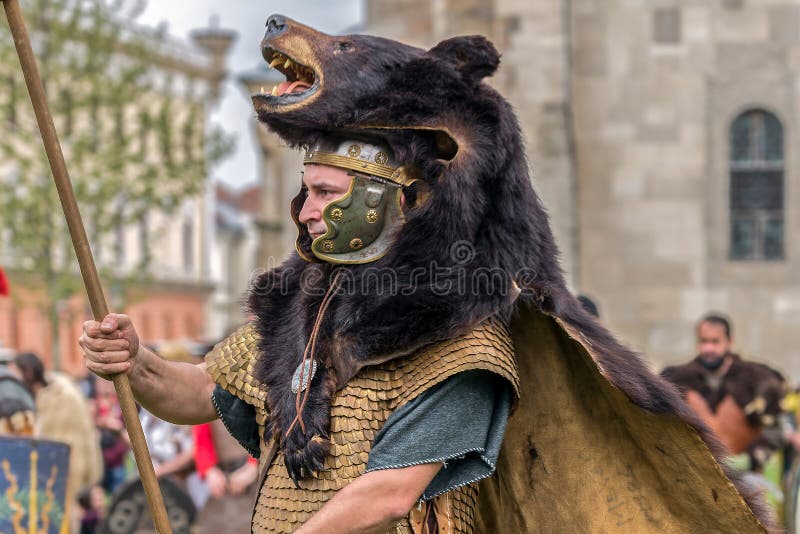 Soldado Romano En Traje De La Batalla Imagen de archivo editorial ...
