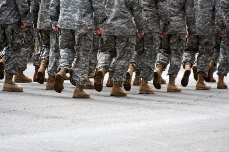 Soldados Em Marcha Com Espaço Para Texto Foto de Stock - Imagem de ...
