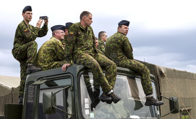 Soldados lituanos imagen de archivo editorial. Imagen de vilnius - 49742174