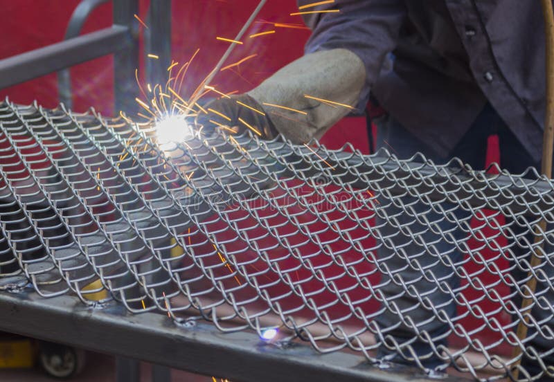 Soldadura De Una Tabla Neta Con La Luz De Destello Foto de archivo ...