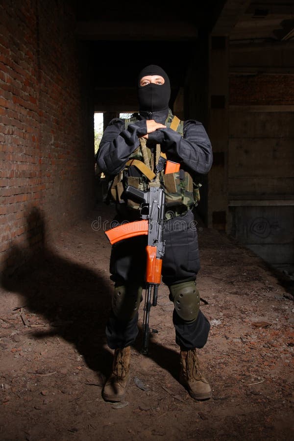 Soldat En équipement De Combat Complet Image stock - Image du militaire ...