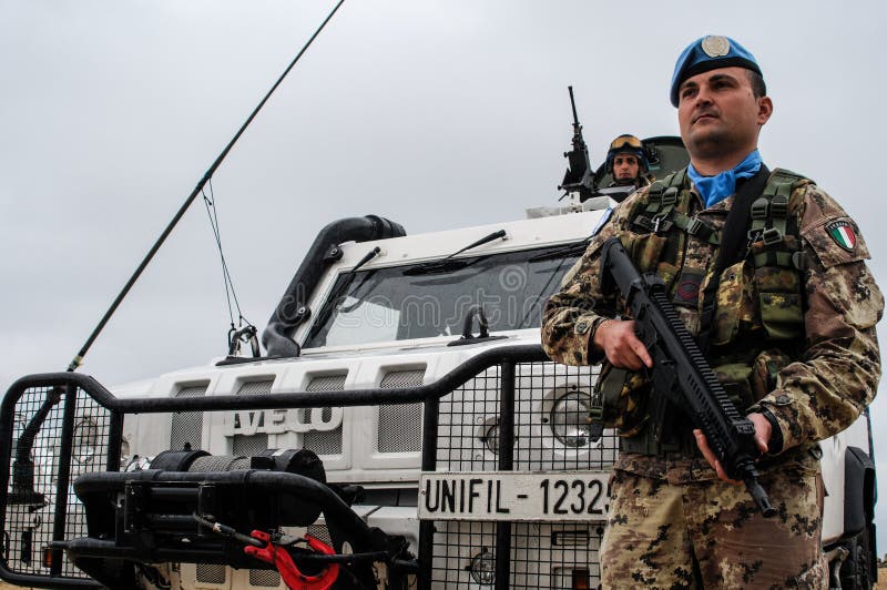 Soldati Italiani Peacekeeper in Libano Immagine Stock Editoriale ...