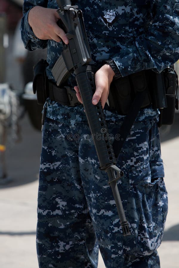 Soldier with M16 gun stock photo. Image of rifle, male - 21410994