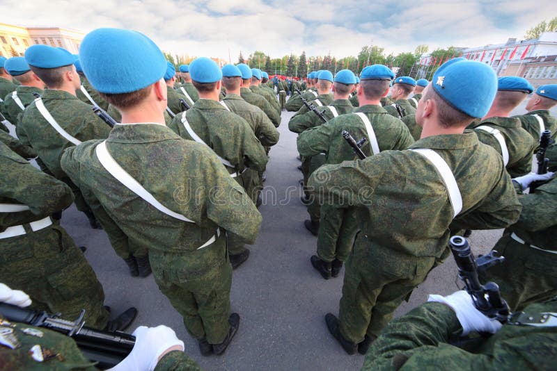 Soldiers with Guns Marching on Parade Editorial Photo - Image of army ...