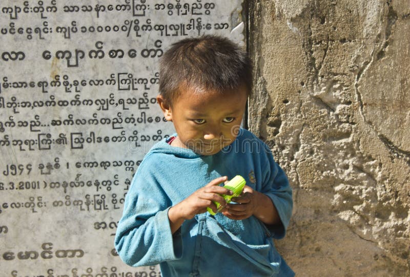 Soledad del niño foto de archivo editorial. Imagen de asia - 42200278