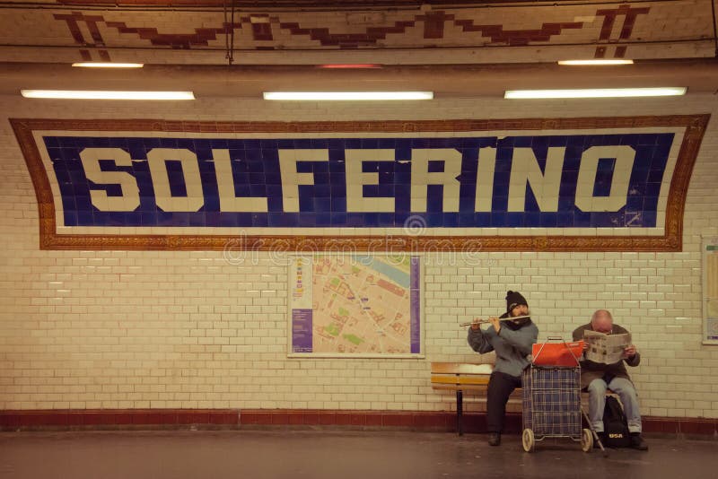 Solferino Paris Metro Station Editorial Stock Image - Image of motion ...