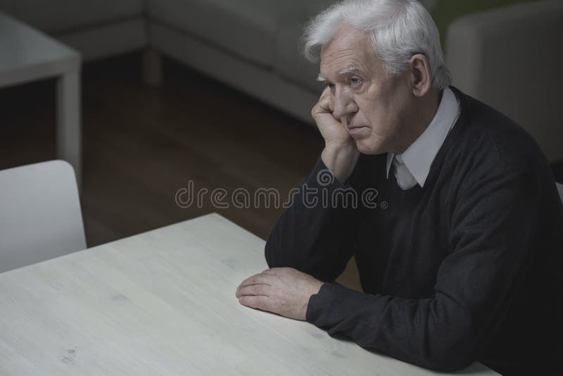 Solitudine nella vecchiaia fotografia stock. Immagine di pensionato ...