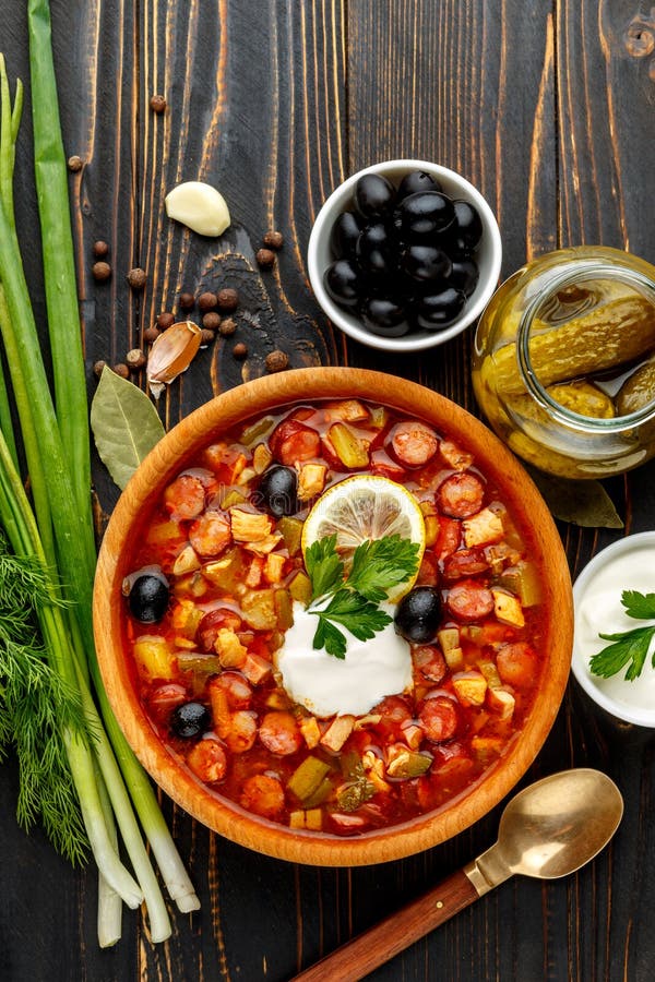 Soljanka - Sopa Tradicional Rusa De La Carne Imagen de archivo - Imagen ...