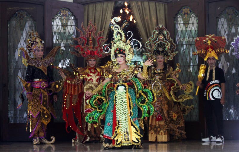 Solo batik carnival editorial image. Image of dancer - 32406275