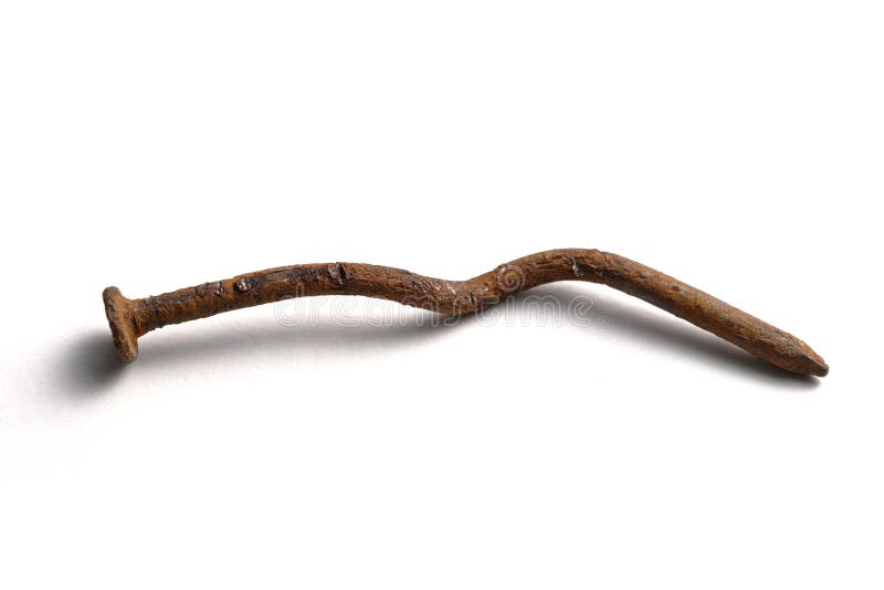 Solo Clavo Torcido Y Oxidado Imagen de archivo - Imagen de viejo ...