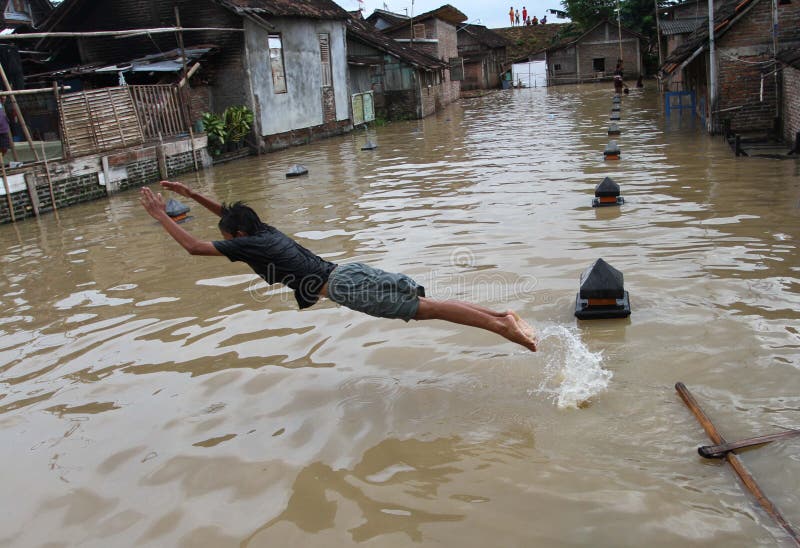 Solo flood editorial photo. Image of java, flood, environment - 32401641