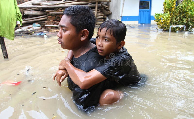 Solo flood editorial photo. Image of java, flood, environment - 32401641