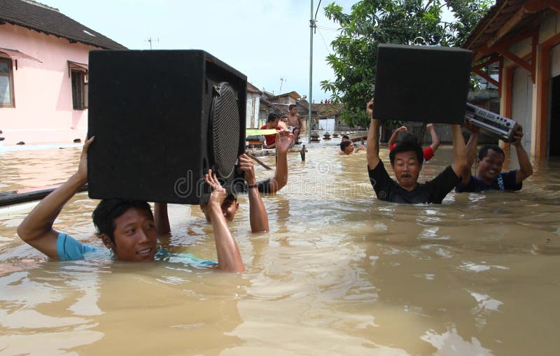 Solo flood editorial photo. Image of java, flood, environment - 32401641