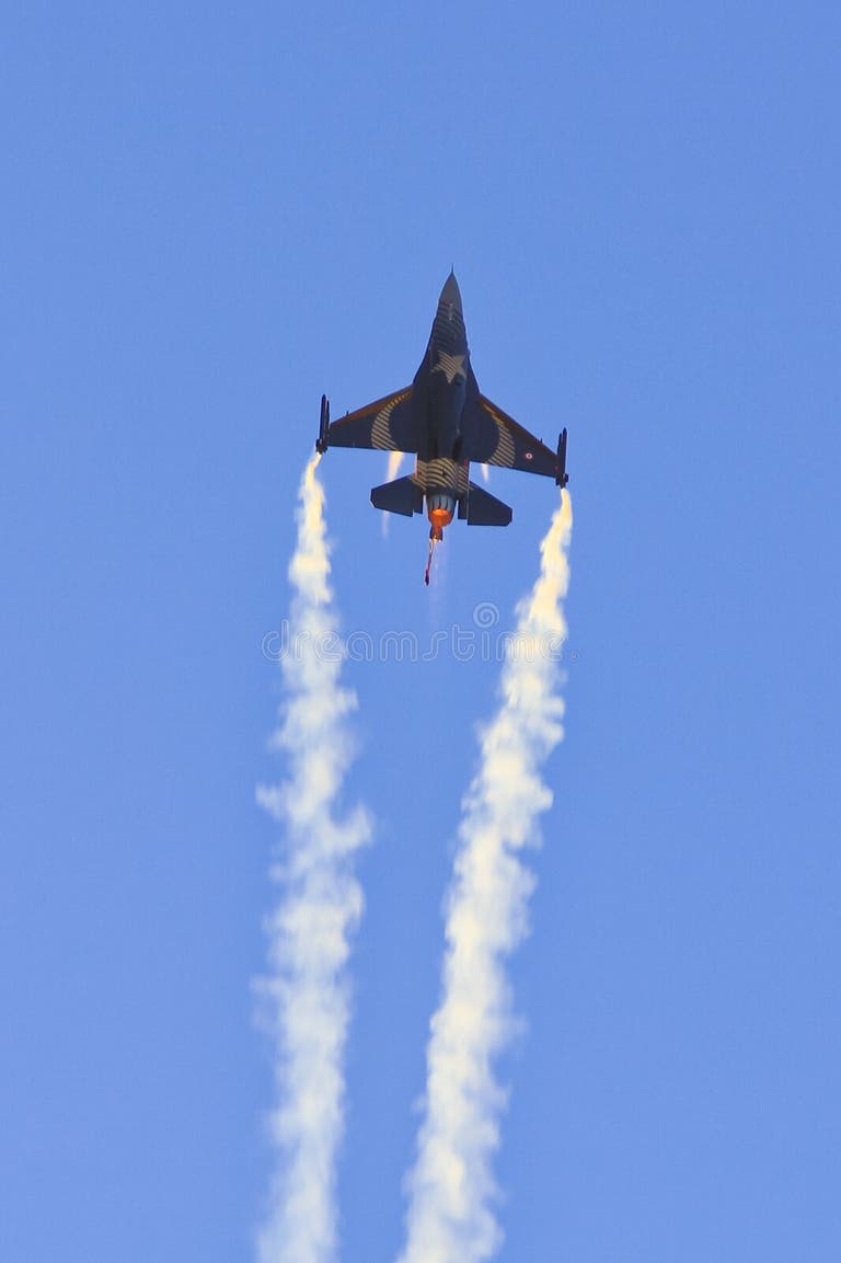 354 Solo Aerobatics Display Stock Photos - Free & Royalty-Free Stock ...