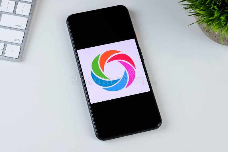 SoloLearn App Logo on a Smartphone Screen. Editorial Stock Image ...