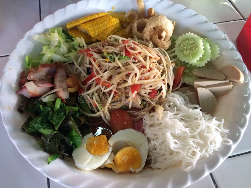 Som Tam stock foto. Image of koken, vervoerprijs, diner - 75827384
