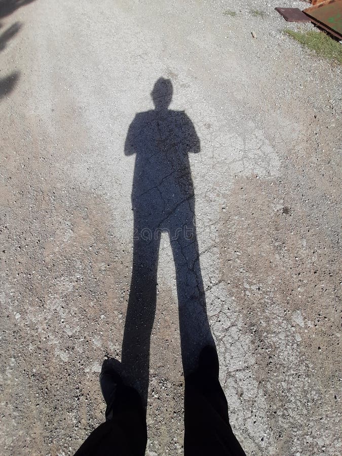 Sombra Humana Reflejada En El Camino Imagen de archivo - Imagen de mano ...
