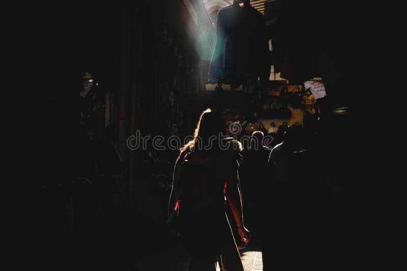 Sombras De Personas Contra La Luz Foto de archivo - Imagen de lifestyle ...