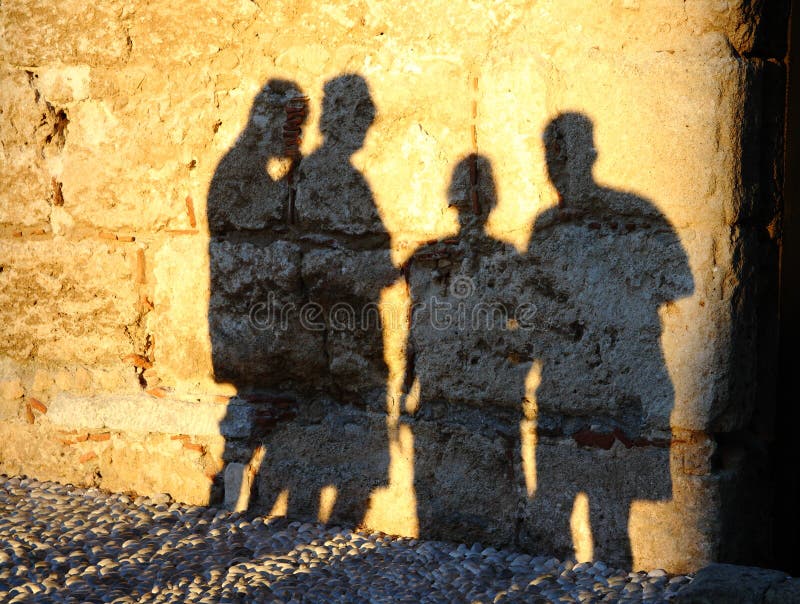 Sombras humanas foto de archivo. Imagen de mujeres, construido - 16338834