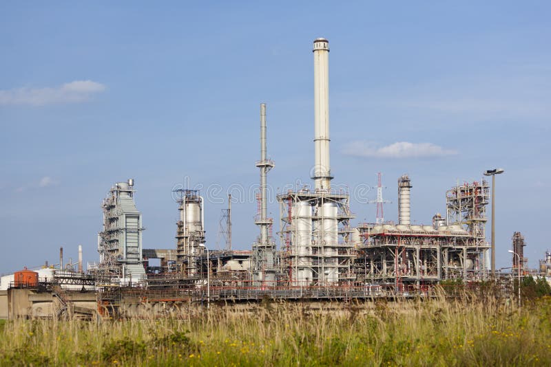 Refinery Storage Tanks stock image. Image of white, tower - 106974743