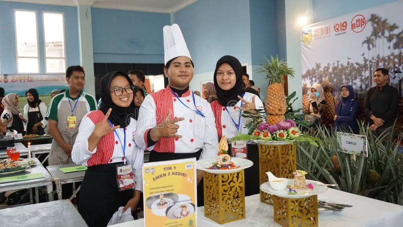 Some Student Cook in the Class Editorial Photo - Image of asian, dinner ...