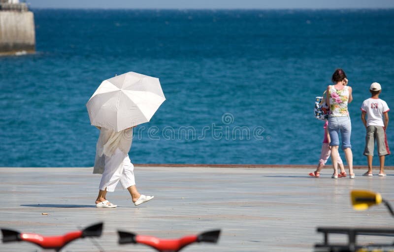 Sommarsemester arkivfoto. Bild av paraply, varmt, vitt - 5687964