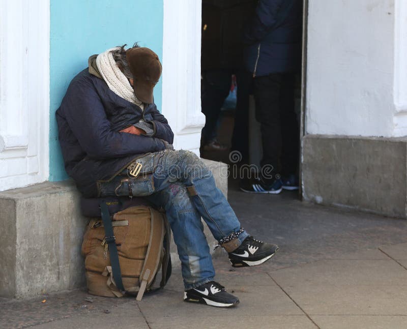 Mendiant De Rue Photos Stock - Téléchargez 5,802 Photos libres de droits