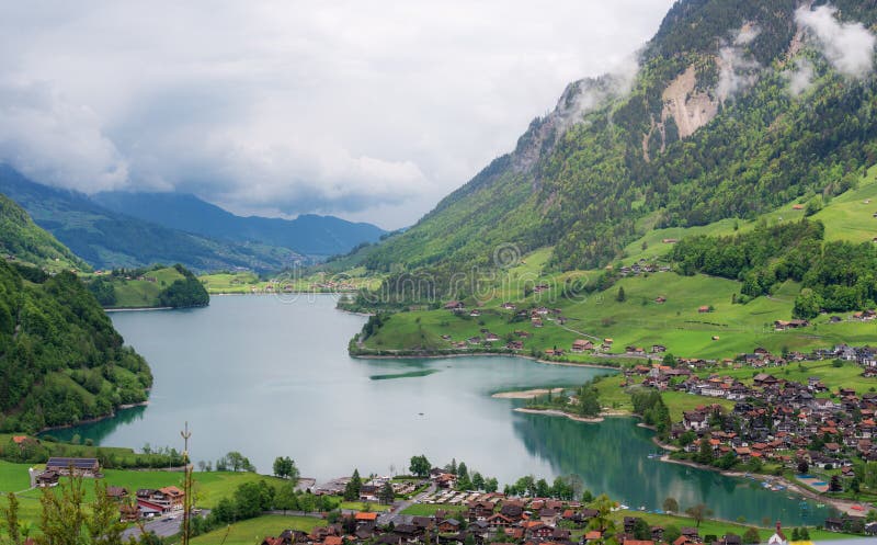 Sommerlandschaft Mit See- Und Schweizer Alpen in Der Schweiz Stockfoto ...