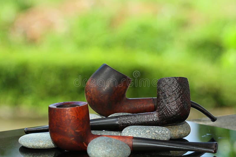 Pijpen Voor Tabak Het Roken Stock Foto - Image of stijl, pijpen: 54028608