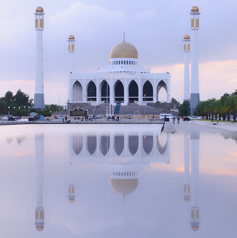 Songkhla Central Mosque with Blue Sky and Cloud Over the Mosque ...