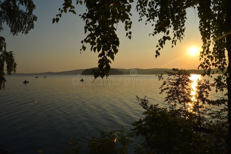 Sonnenaufgang Auf Dem Ural-Fluss Stockfoto - Bild von insel, hügel ...