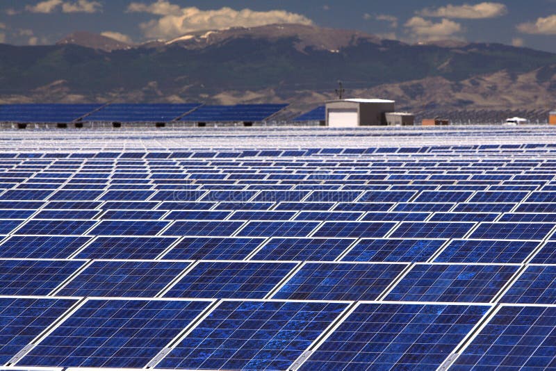 Sonnenenergie-Anlage stockbild. Bild von sauber, erzeugung - 20115827