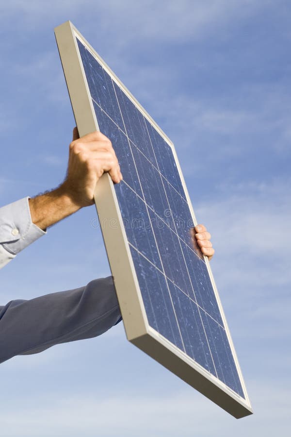 Ingenieur, Der Laptop am Sonnenkollektorbetriebsfeld Verwendet ...