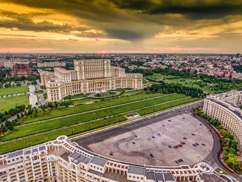 Sonnenuntergang in Bukarest Rumänien Stockfoto - Bild von haus ...