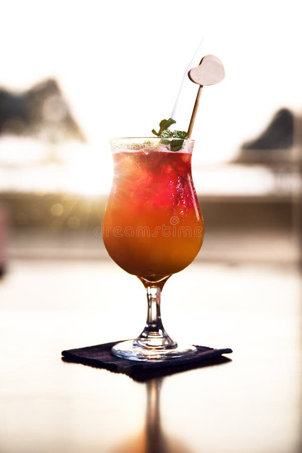 Sonniges Cocktailfoto In Der Bar Stockbild Bild Von Inneres Trinken 71515451