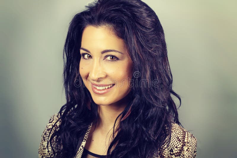 Sonrisa Morena Latina Hermosa Foto de archivo - Imagen de hermoso ...