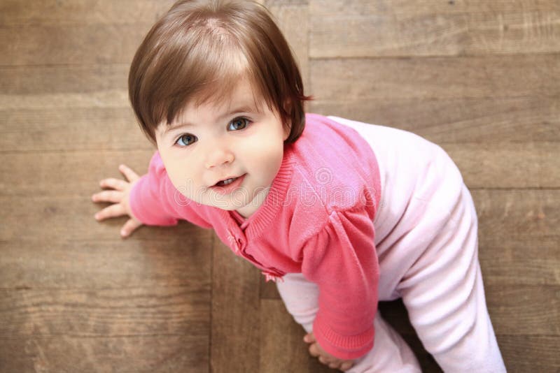 Bebé moreno foto de archivo. Imagen de contenido, bebé - 57440744