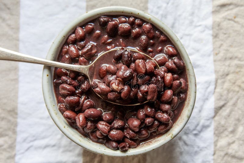 Sopa De Feijão Vermelho, Bacia Com Uma Colher Foto de Stock - Imagem de ...