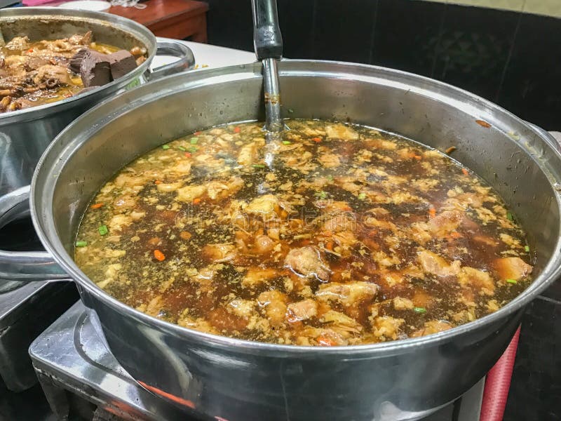 Sopa De Fideos Guisada Del Cerdo Foto de archivo - Imagen de alimento ...