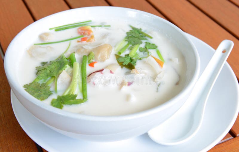 Sopa De Los Mariscos Con Leche De Coco Foto de archivo - Imagen de ...