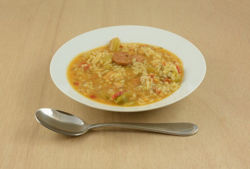 Sopa Do Gumbo Da Salsicha Da Galinha Foto de Stock - Imagem de alimento ...