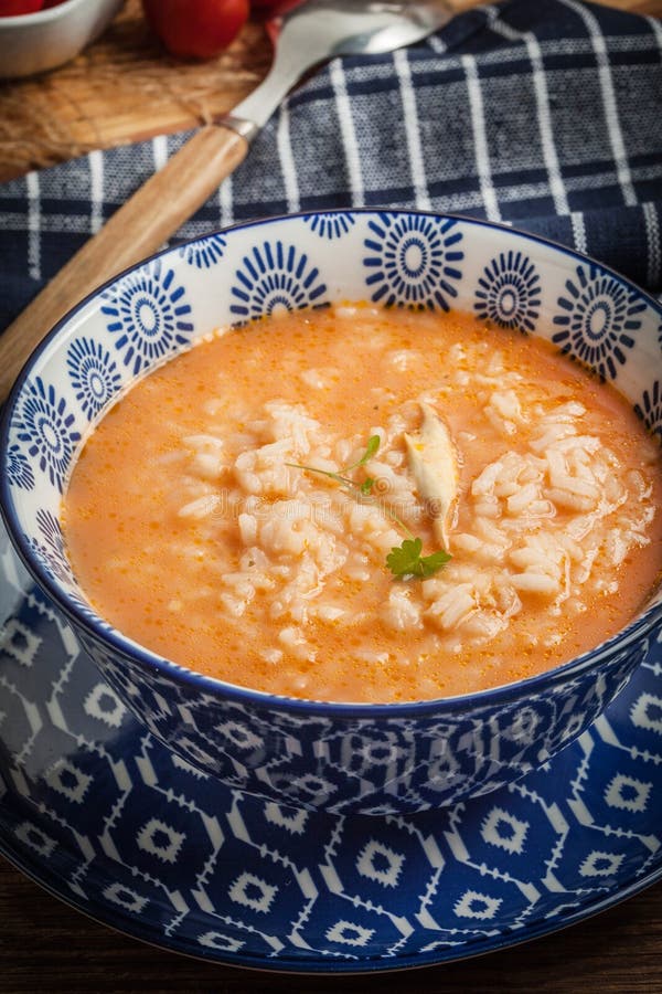 Sopa Fresca Del Tomate Con Arroz Foto de archivo - Imagen de vegano ...