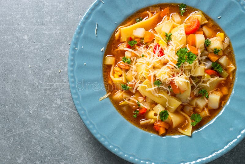 Sopa Italiana Tradicional Del Minestrone Foto de archivo - Imagen de ...