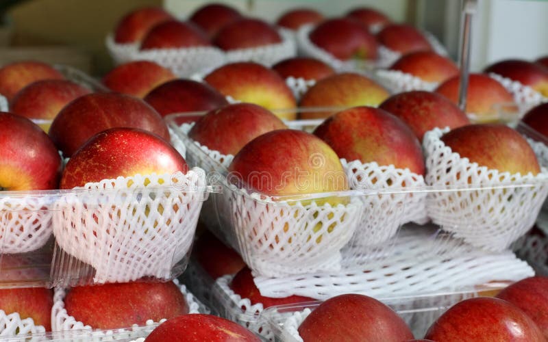 Soporte de las manzanas imagen de archivo. Imagen de mercado - 1418993