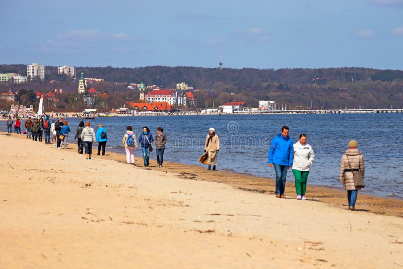 Sopot-Strand redaktionelles bild. Bild von himmel, sand - 30766315