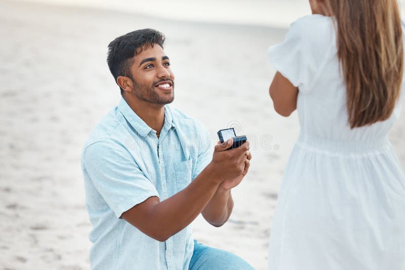 Sorpresa De Propuesta Y Compromiso Con El Anillo De Boda En La Playa ... Sorpresa De Propuesta Y Compromiso Con El Anillo De Boda En La Playa ...