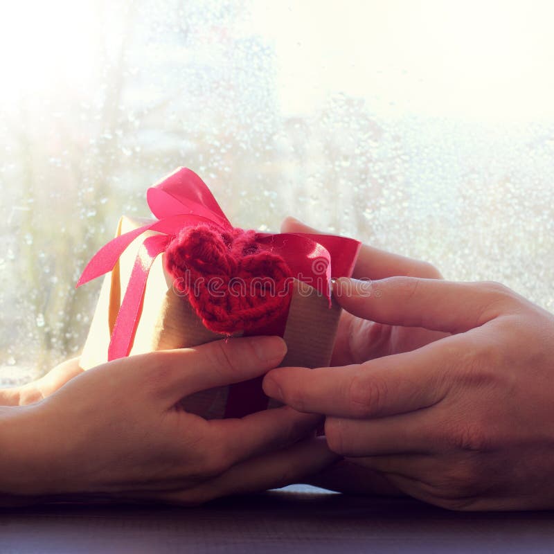 Sorpresa Para La Persona Preferida Foto de archivo - Imagen de fondos ...