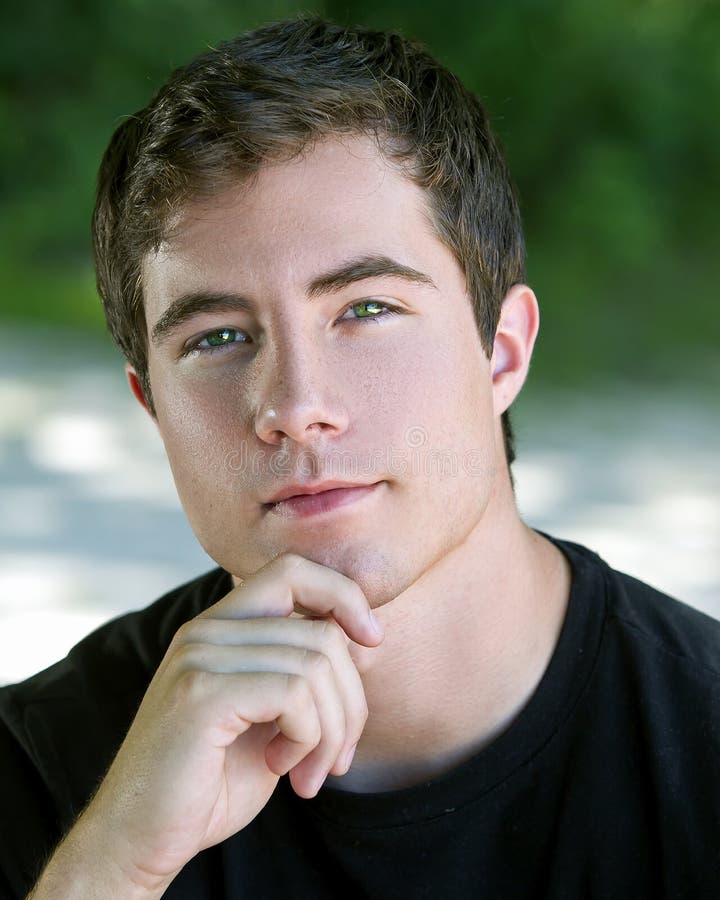 Sorridere del giovane fotografia stock. Immagine di invecchiato - 25467892