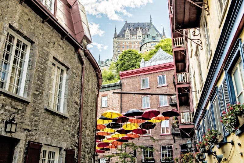 Vieille Rue De Québec. Maisons Historiques Dans Le Vieux Québec. Rue ...